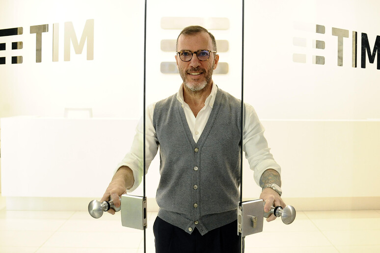 Pietro Labriola é reeleito como CEO do Grupo TIM